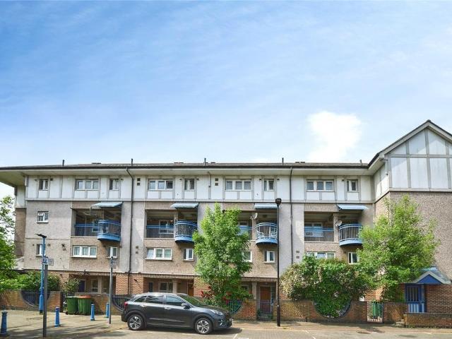 3 bedroom flat for sale