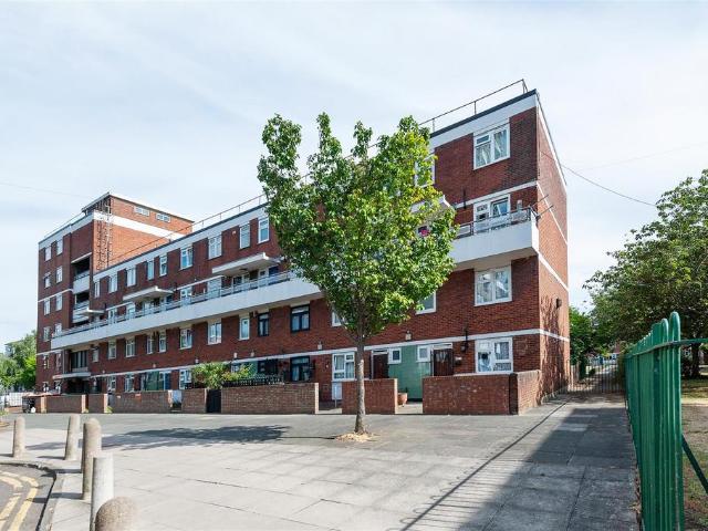 3 bedroom flat for sale