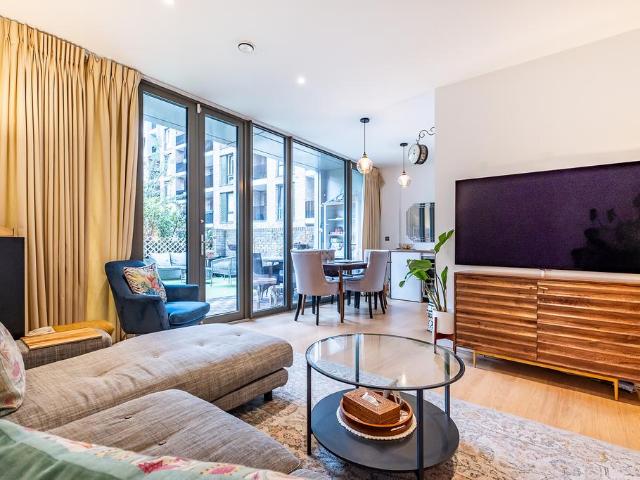 3 bedroom flat for sale
