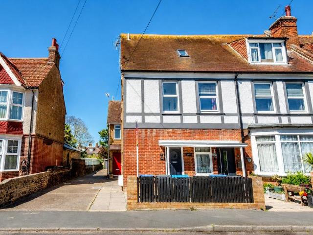 3 bedroom flat for sale