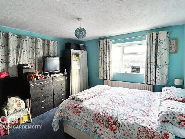 3 bedroom flat for sale