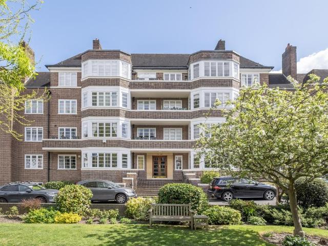 3 bedroom flat for sale