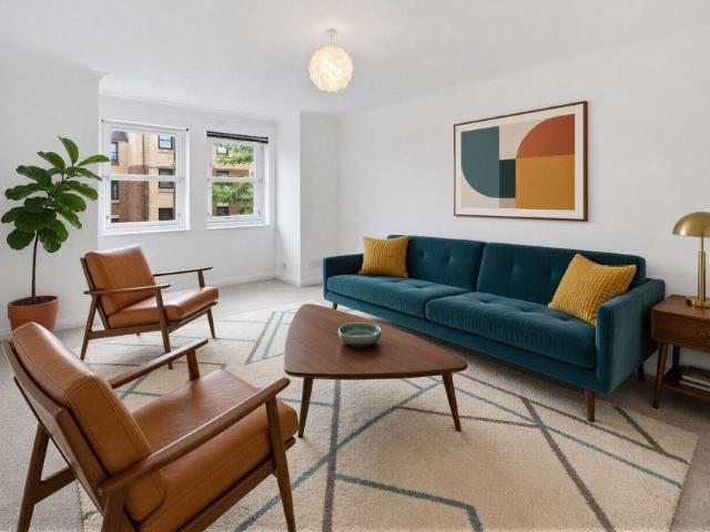 3 bedroom flat for sale