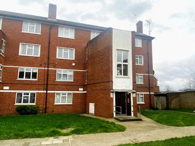 3 bedroom flat for sale
