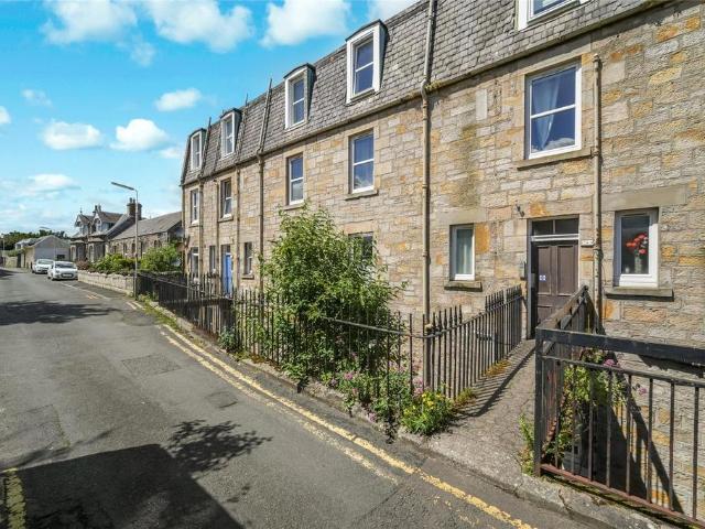3 bedroom flat for sale