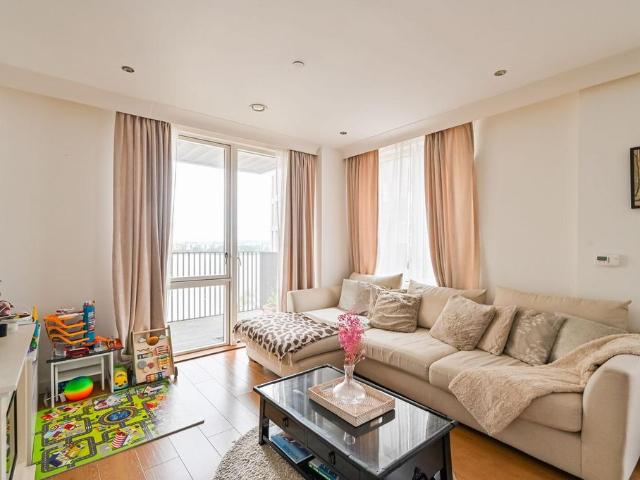 3 bedroom flat for sale