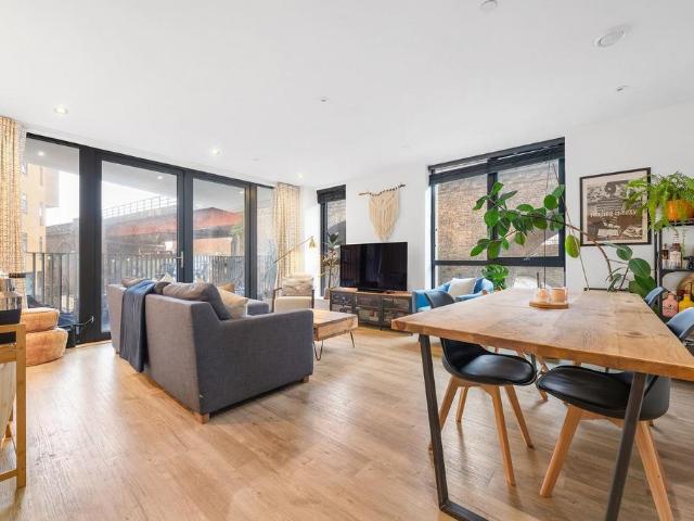 3 bedroom flat for sale