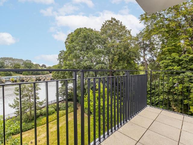 3 bedroom flat for sale