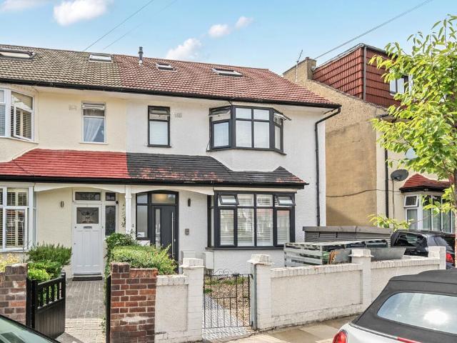 3 bedroom flat for sale