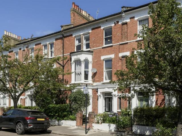3 bedroom flat for sale