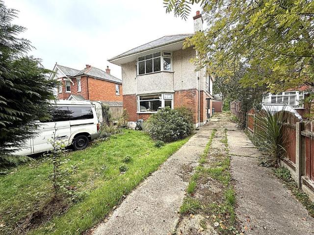 3 bedroom flat for sale