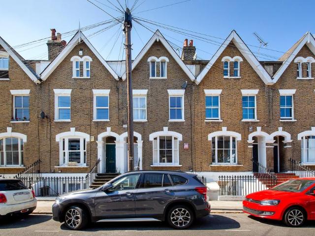 3 bedroom flat for sale