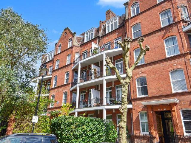 3 bedroom flat for sale