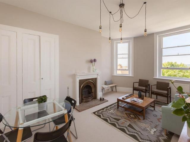 3 bedroom flat for sale