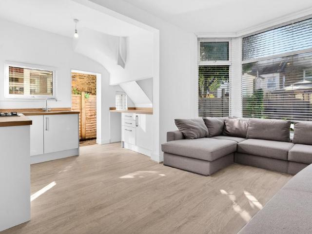 3 bedroom flat for sale