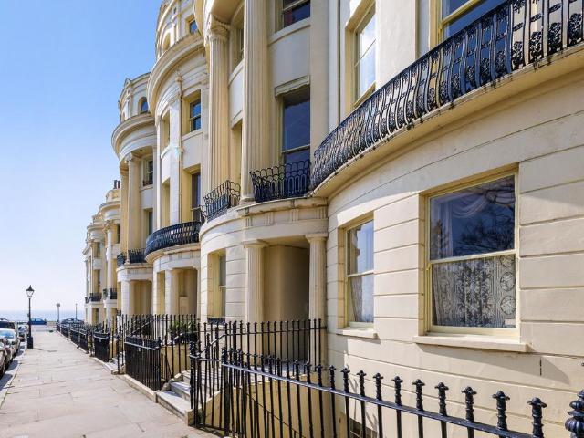 3 bedroom flat for sale