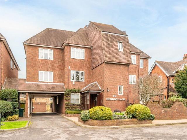 3 bedroom flat for sale