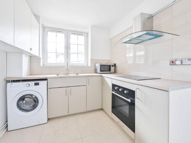 3 bedroom flat for sale