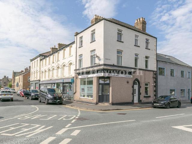 3 bedroom flat for sale