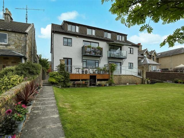 3 bedroom flat for sale