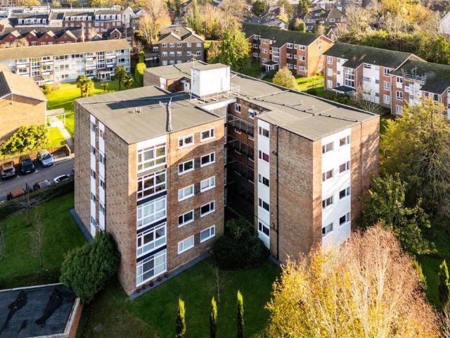 3 bedroom flat for sale