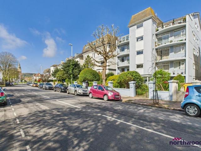 3 bedroom flat for sale