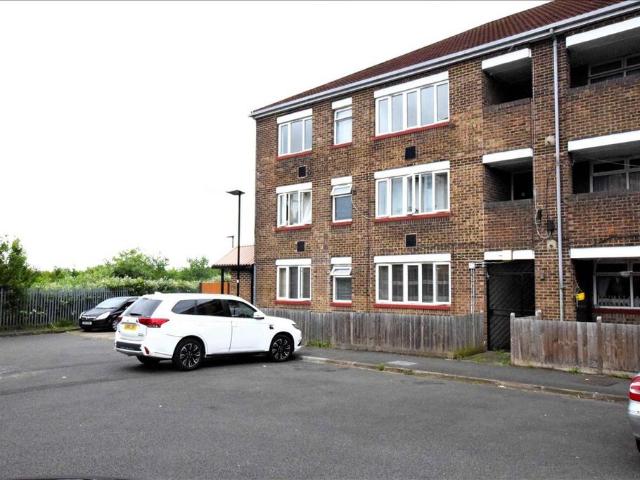 3 bedroom flat for sale