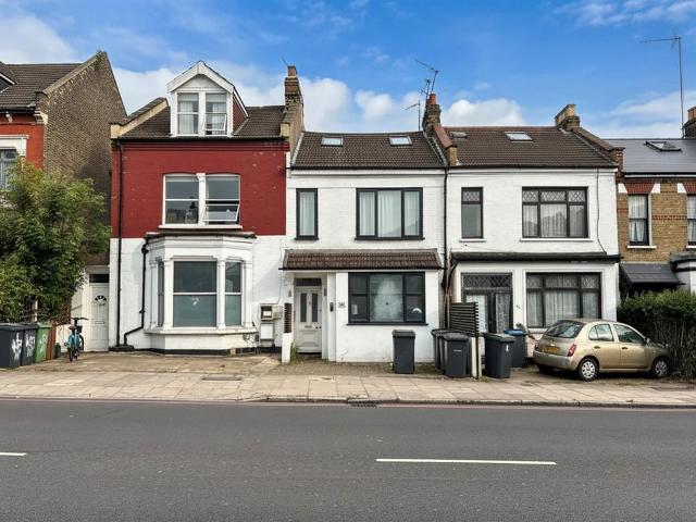 3 bedroom flat for sale