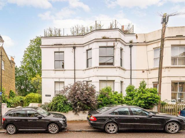 3 bedroom flat for sale