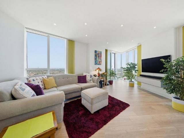 3 bedroom flat for sale