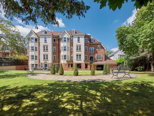 3 bedroom flat for sale