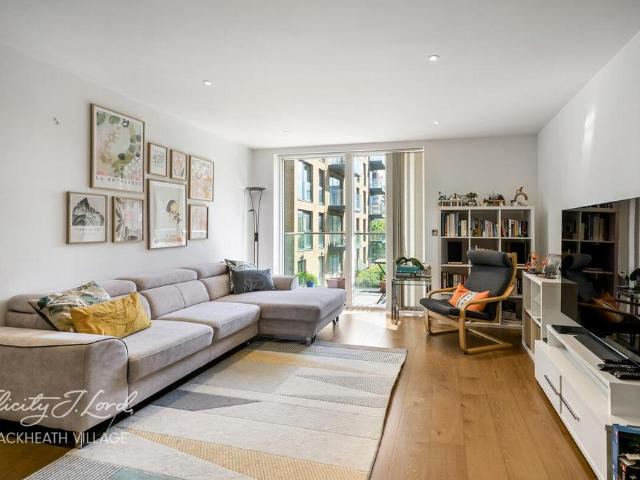 3 bedroom flat for sale