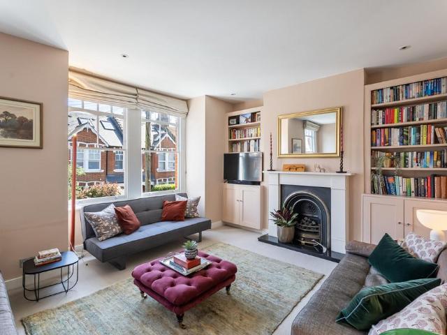 3 bedroom flat for sale
