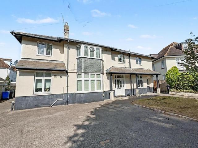 3 bedroom flat for sale