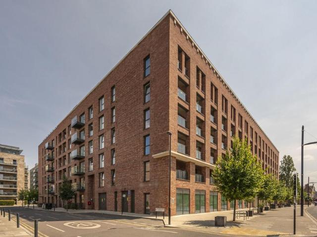 3 bedroom flat for sale