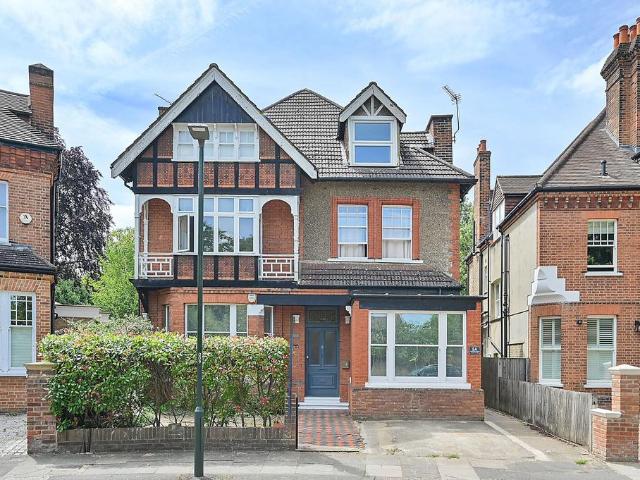 3 bedroom flat for sale