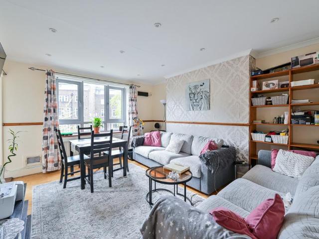 3 bedroom flat for sale