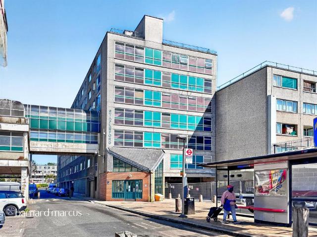 3 bedroom flat for sale