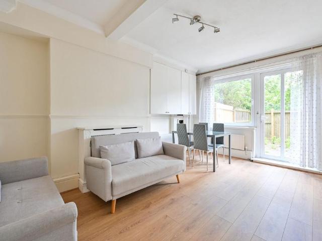 3 bedroom flat for sale