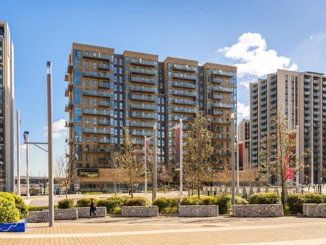 3 bedroom flat for sale