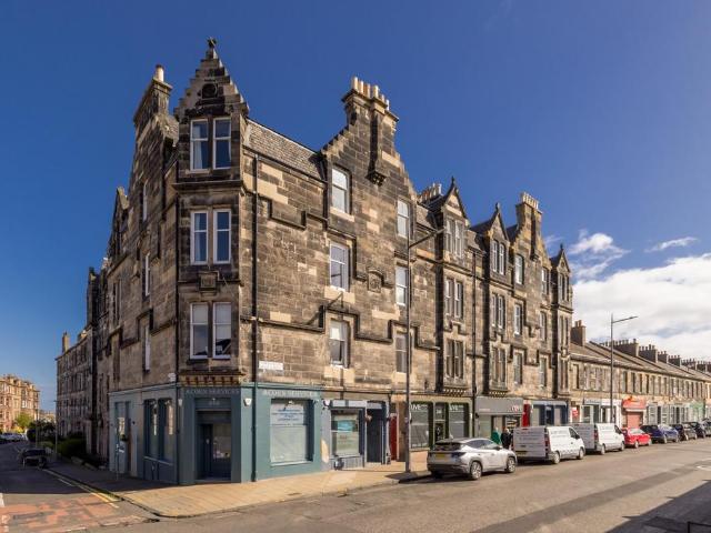 3 bedroom flat for sale