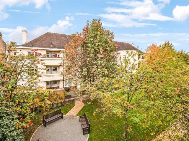3 bedroom flat for sale