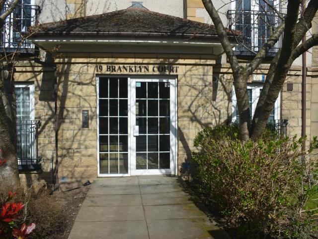 3 bedroom flat for sale