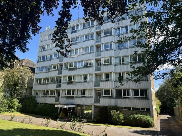 3 bedroom flat for sale