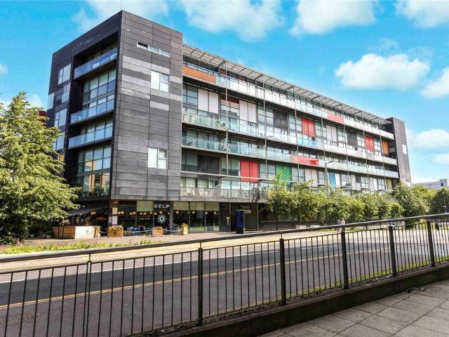 3 bedroom flat for sale