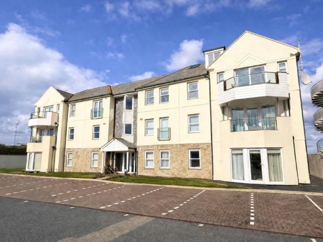 3 bedroom flat for sale