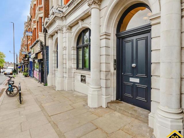 3 bedroom flat for sale