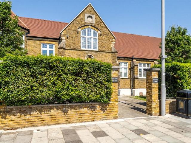 3 bedroom flat for sale
