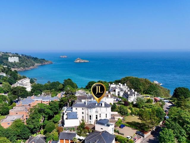 3 bedroom flat for sale