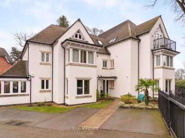 3 bedroom flat for sale